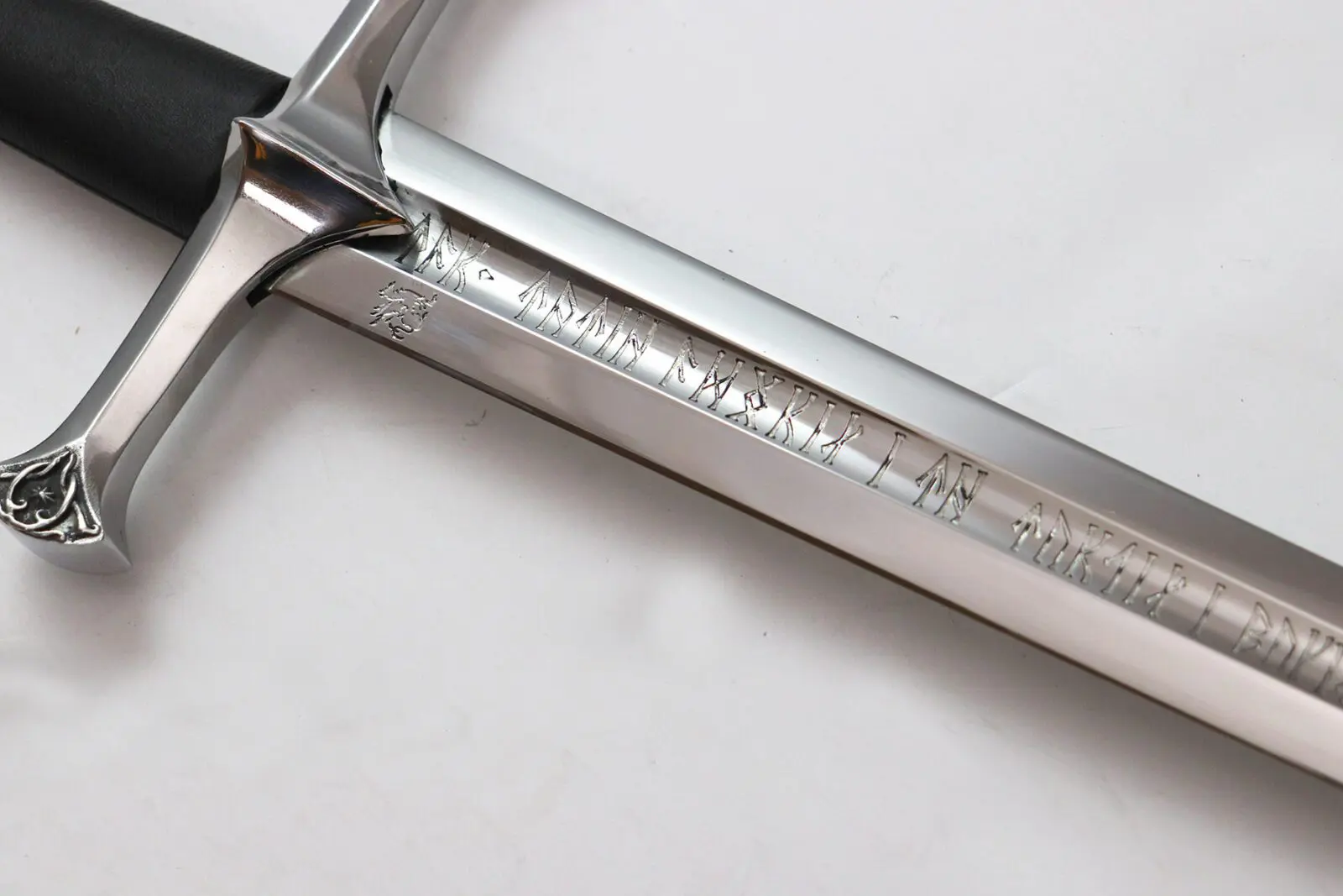 lord-of-the-rings-anduril-short-sword-dagger-3 - Darksword Armory