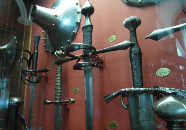 How sharp were medieval Swords ? - Darksword Armory