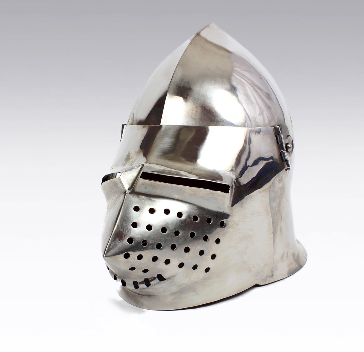 PigFace Bascinet (#1736) - Darksword Armory