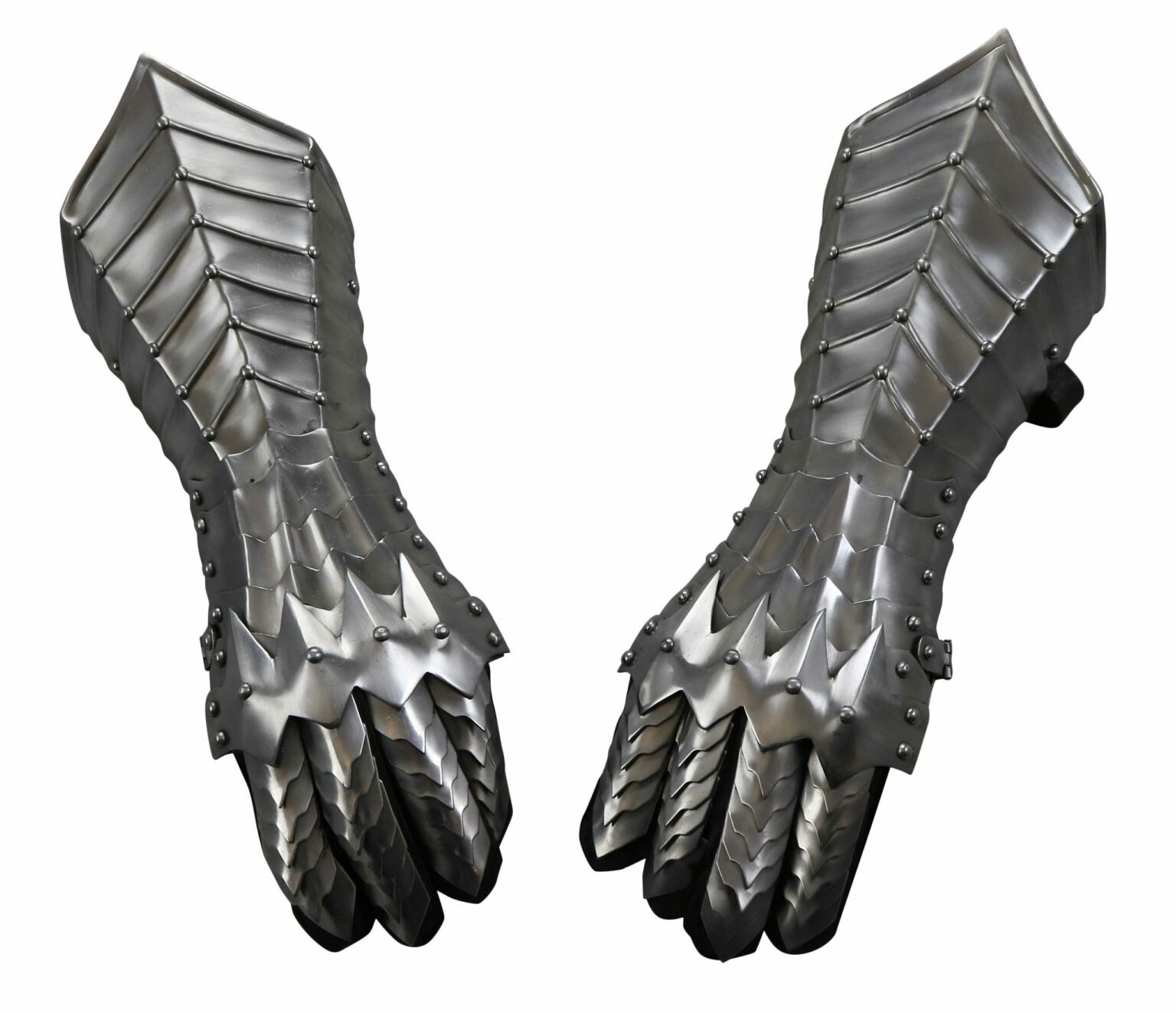 Medieval Gauntlets (#1706) - Darksword Armory
