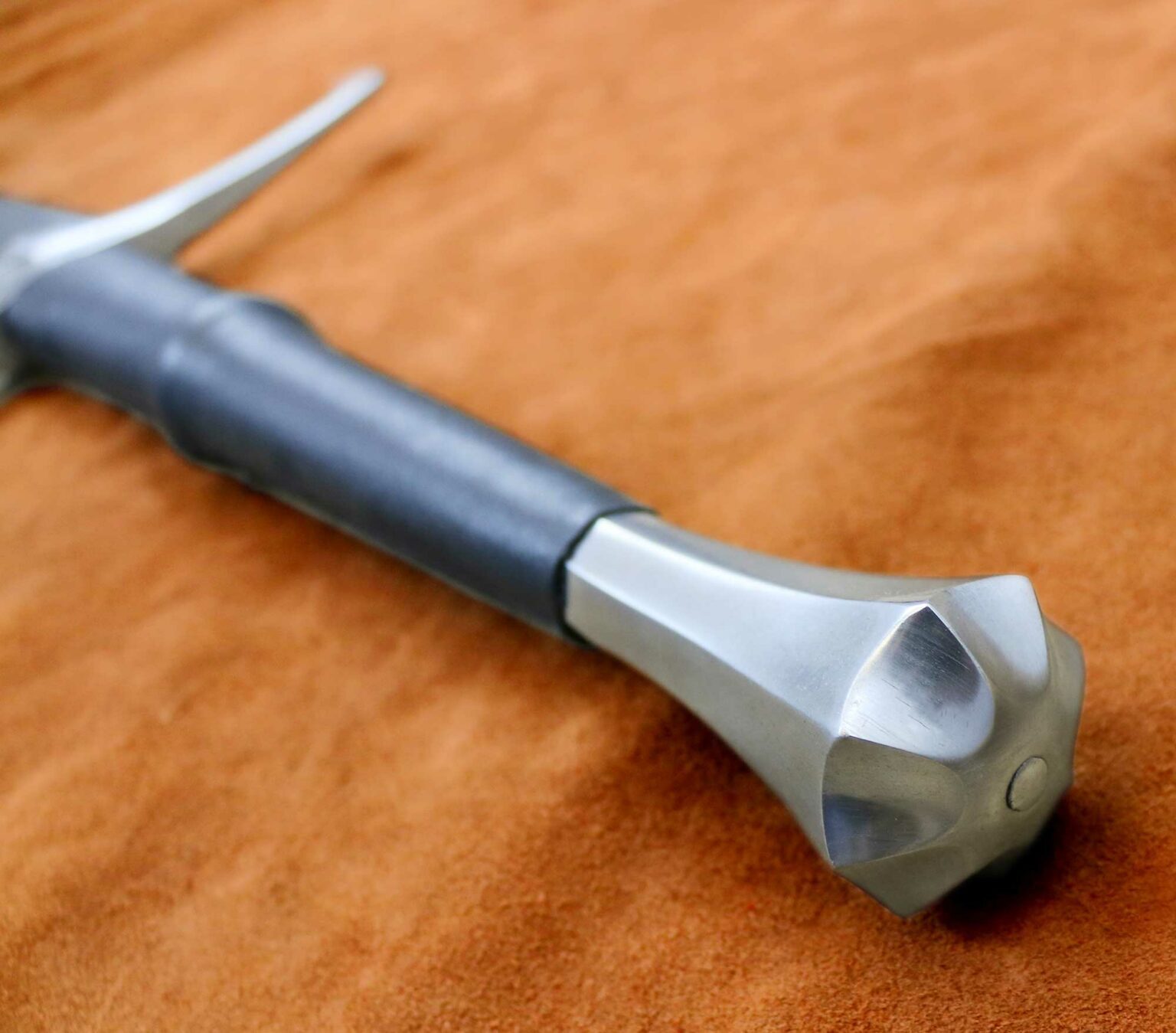 Fëanor’s Two Handed Sword (#1351) - Darksword Armory