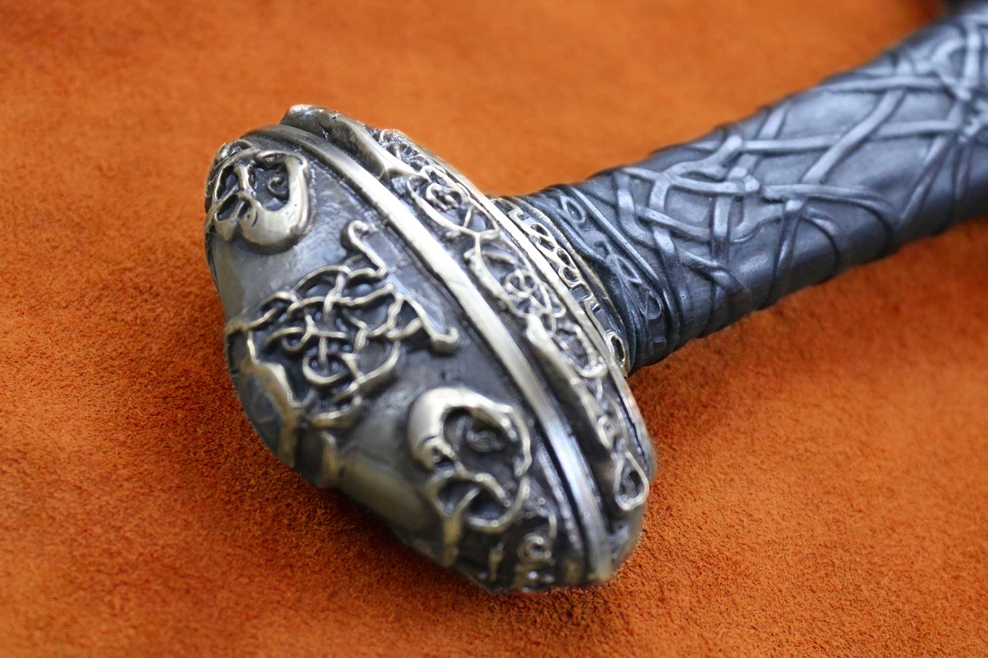 Purchase the Viking Sword: The Einar from darksword-armory.com