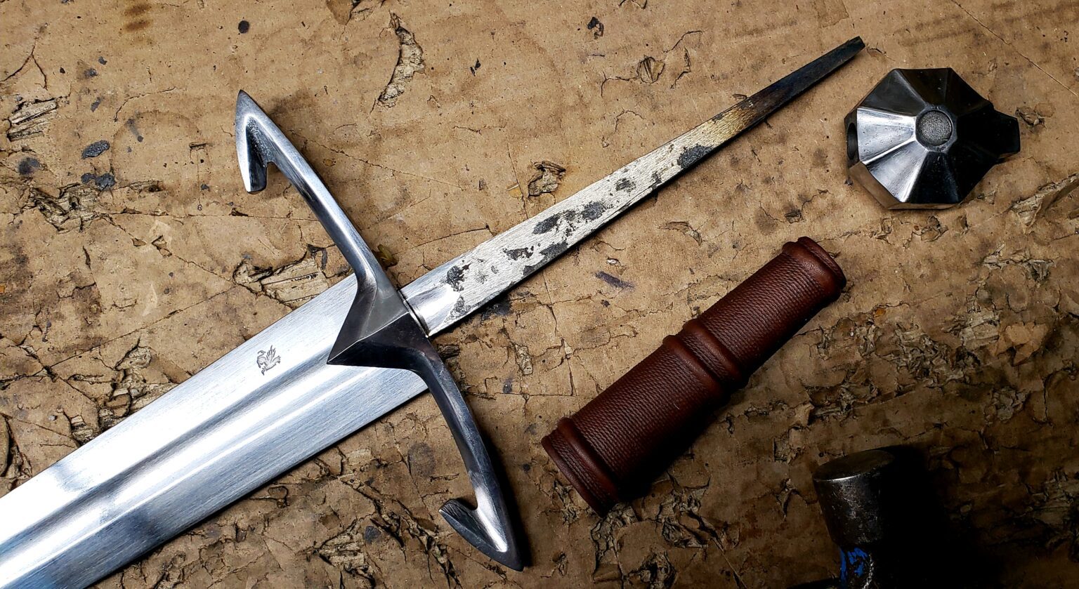 Black Knight Medieval Sword | darksword-armory.com