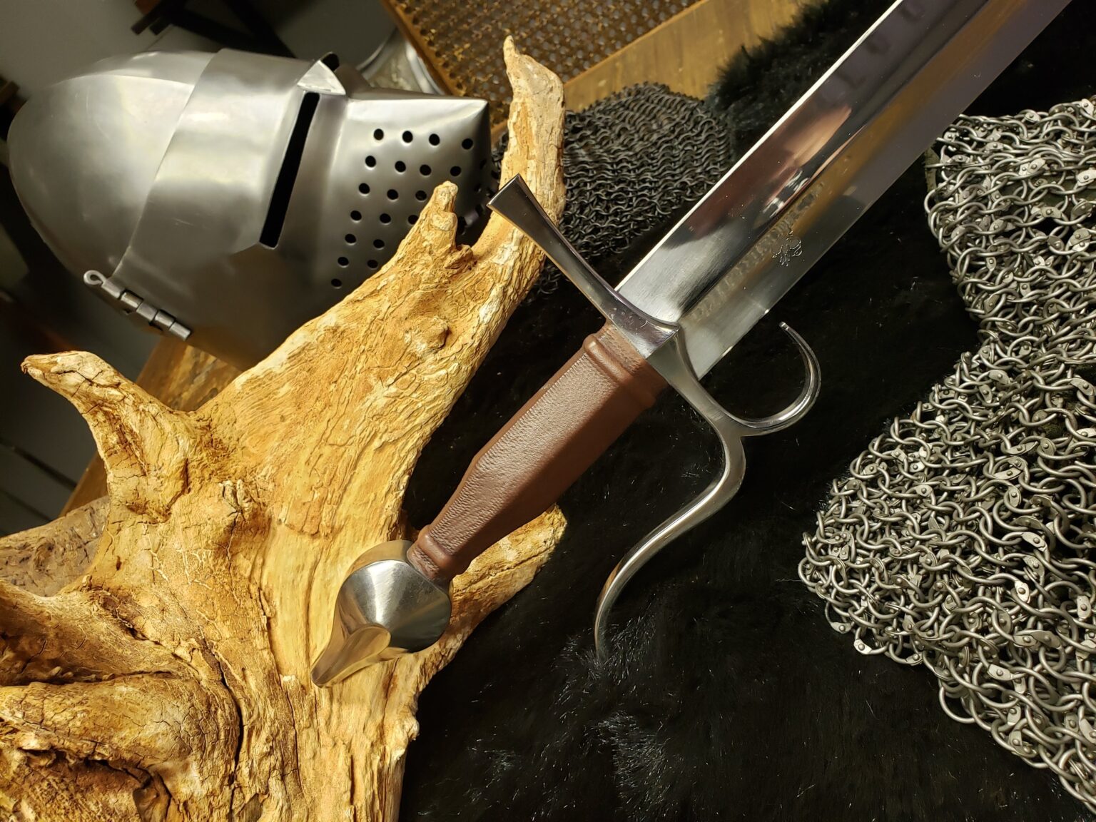 The Doge Sword (#1373) - Darksword Armory