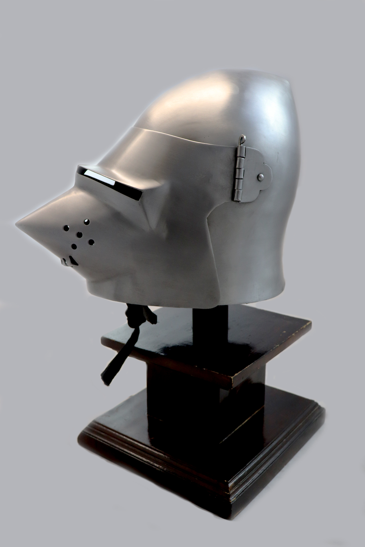 PigFace Bascinet (#1736) - Darksword Armory