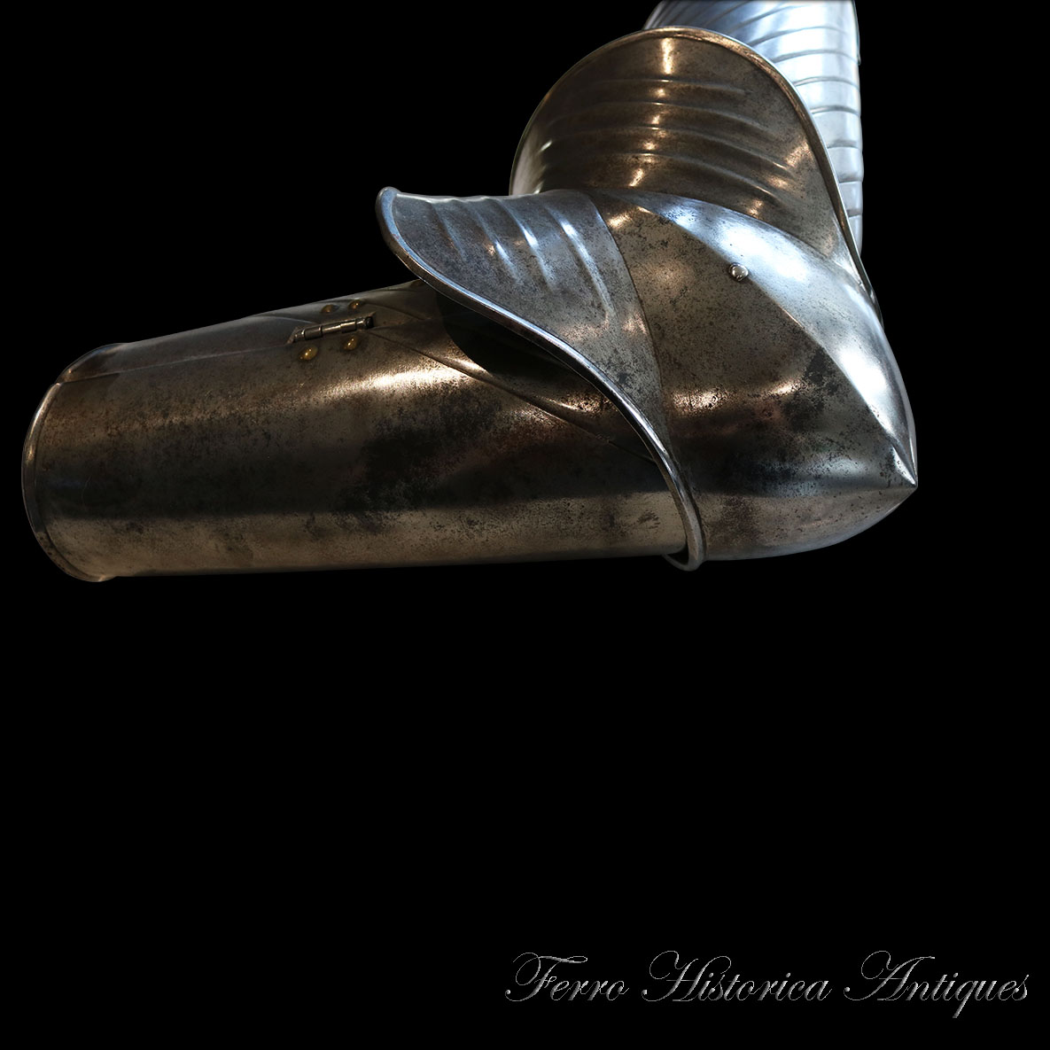 Victorian Gothic Vambrace (88114) - Darksword Armory