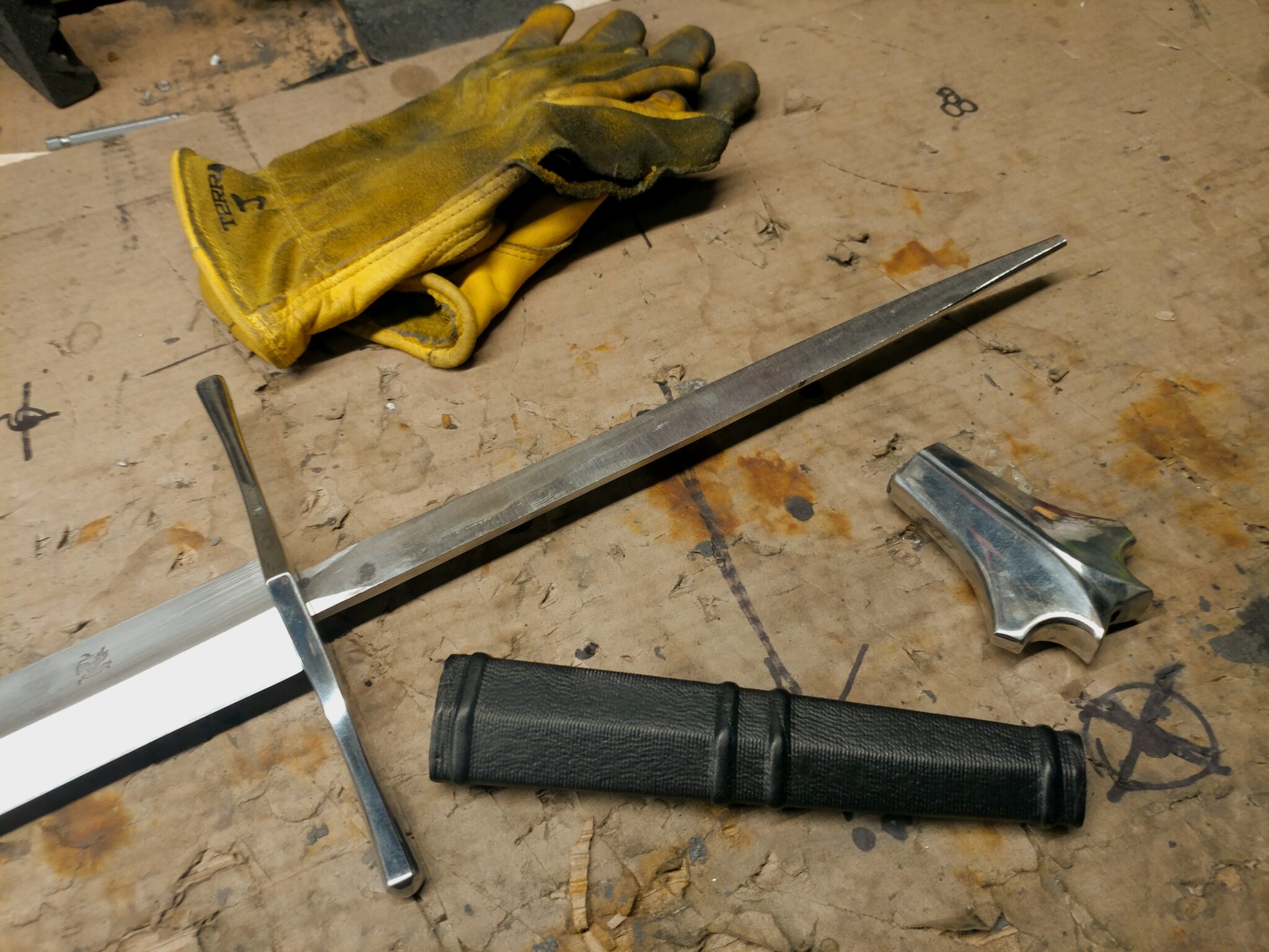 Two Handed Gothic sword (1332) - Darksword Armory