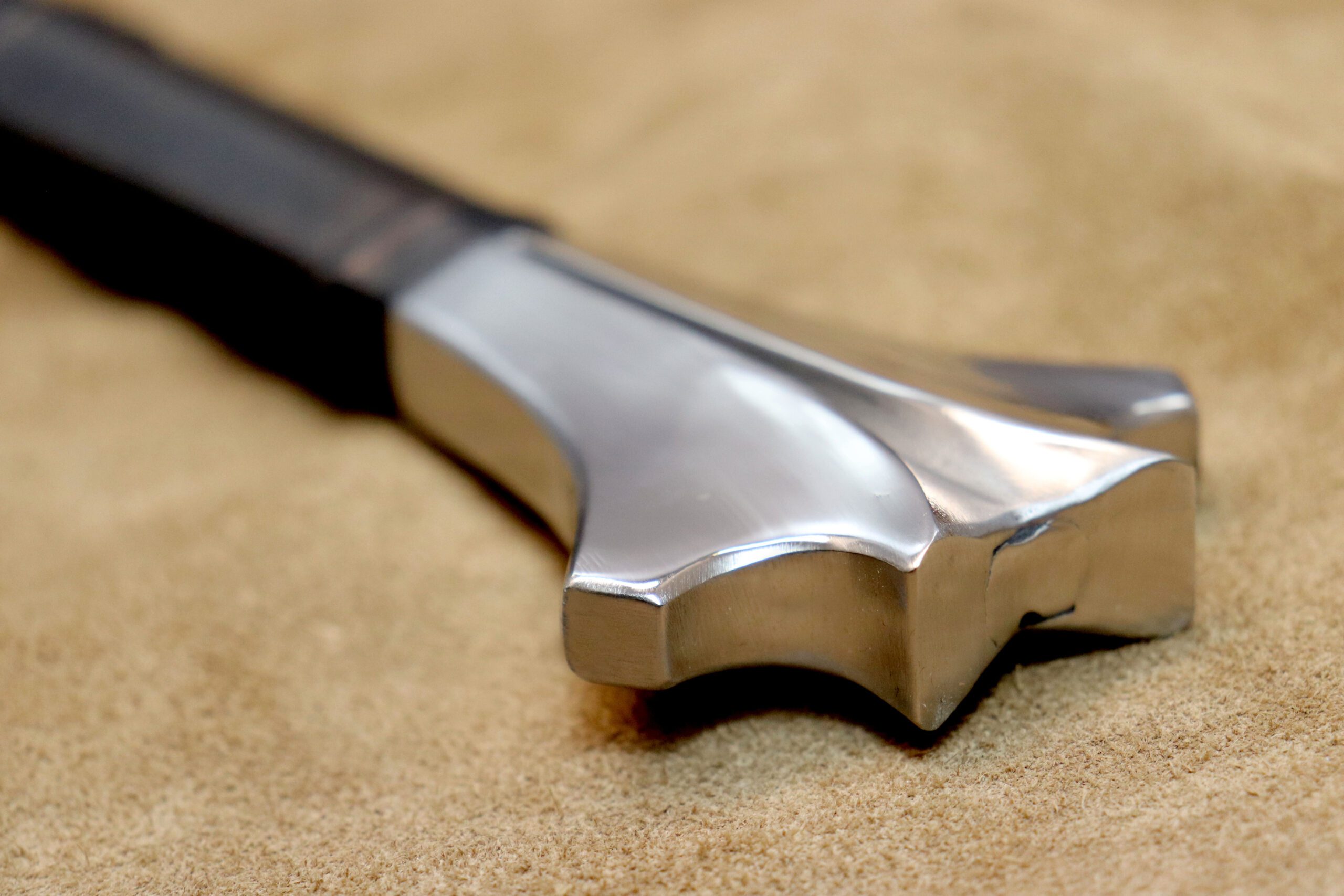 Two Handed Gothic sword (1332) - Darksword Armory